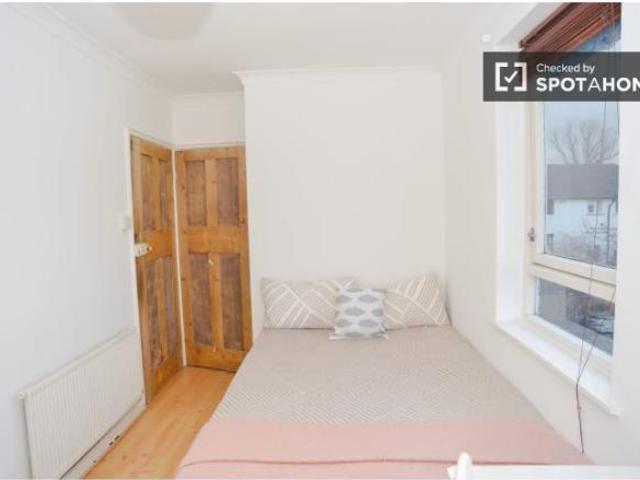 For Rent 4 Bedroom Shared Living/roommate London London DS94212240