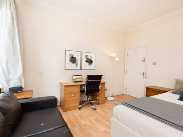For Rent 4 Bedroom Shared Living/roommate London London DS94671494