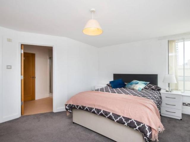 For Rent 4 Bedroom Shared Living/roommate London London DS95119415