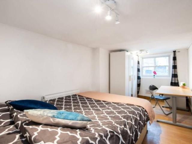 For Rent 4 Bedroom Shared Living/roommate London London DS95119690