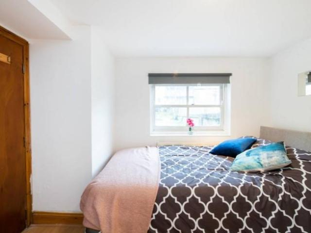 For Rent 4 Bedroom Shared Living/roommate London London DS95119692