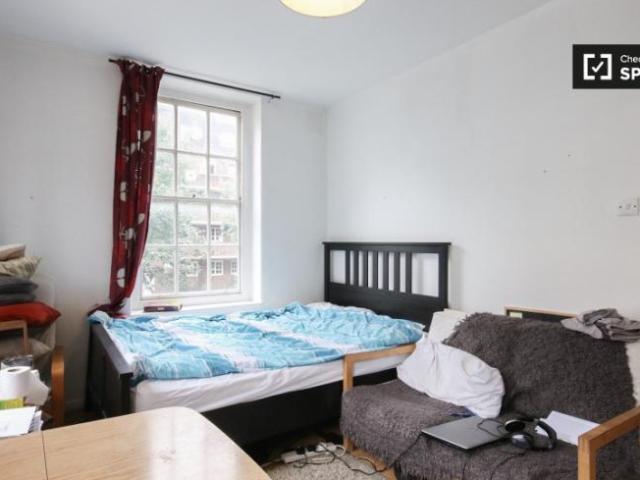 For Rent 4 Bedroom Shared Living/roommate London London DS95421462