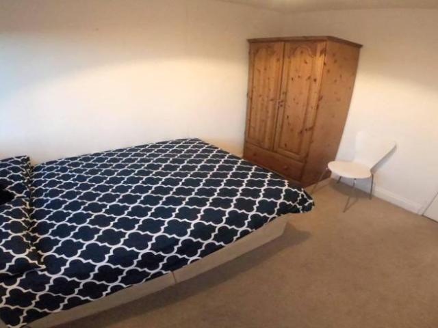 For Rent 4 Bedroom Shared Living/roommate London London DS97099910