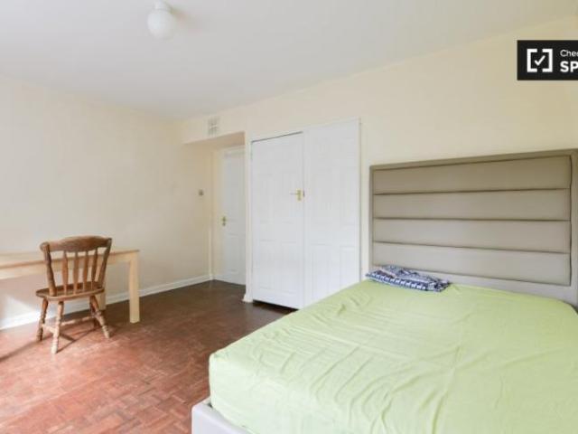 For Rent 4 Bedroom Shared Living/roommate London London DS98498025