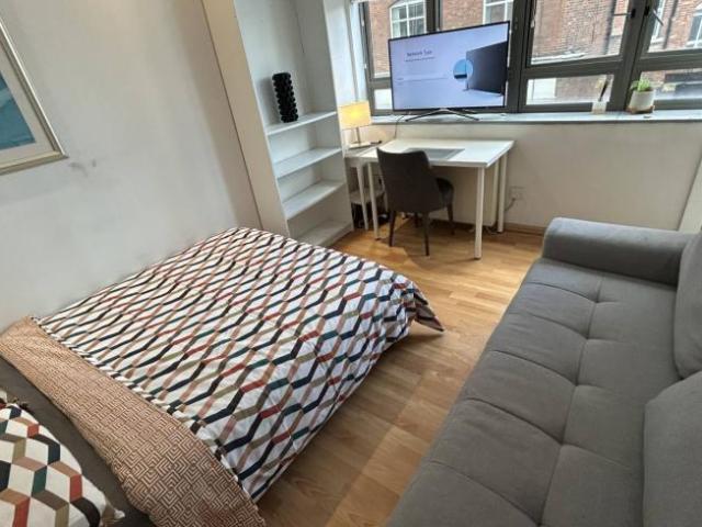 For Rent 4 Bedroom Shared Living/roommate London London DS99798682