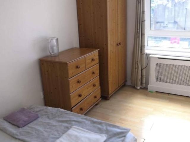 For Rent 4 Bedroom Shared Living/roommate London London DS99724702