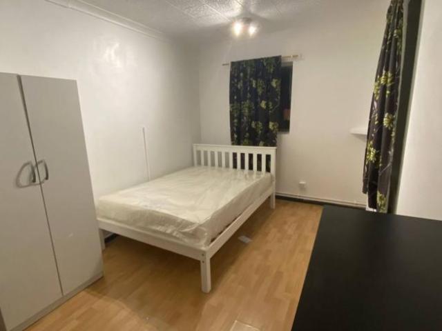 For Rent 4 Bedroom Shared Living/roommate London London DS99724945