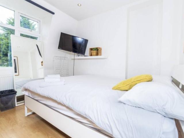 For Rent 4 Bedroom Shared Living/roommate London London DS100945883