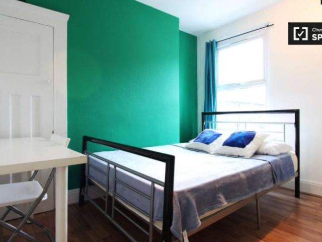 For Rent 4 Bedroom Shared Living/roommate London London DS100946662