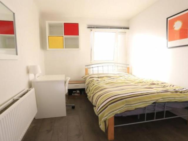 For Rent 4 Bedroom Shared Living/roommate London London DS101671317