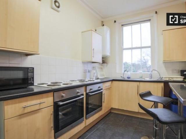 For Rent 4 Bedroom Shared Living/roommate London London DS101672215