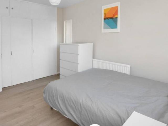 For Rent 4 Bedroom Shared Living/roommate London London DS101772553