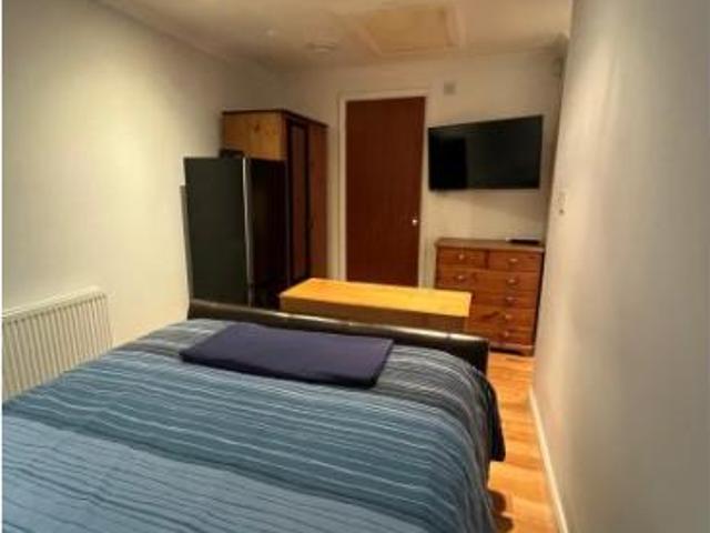 For Rent 4 Bedroom Shared Living/roommate London London DS101785943