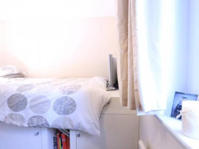 For Rent 4 Bedroom Shared Living/roommate London London DS101813951