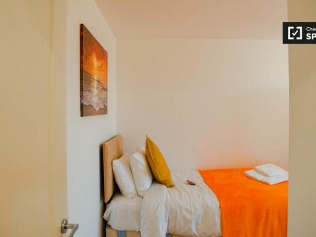 For Rent 4 Bedroom Shared Living/roommate London London DS101821785