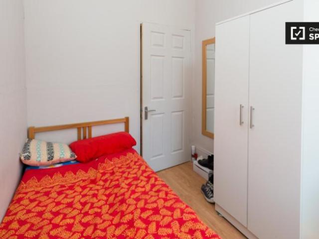For Rent 4 Bedroom Shared Living/roommate London London DS101823474