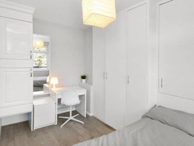 For Rent 4 Bedroom Shared Living/roommate London London DS101824456