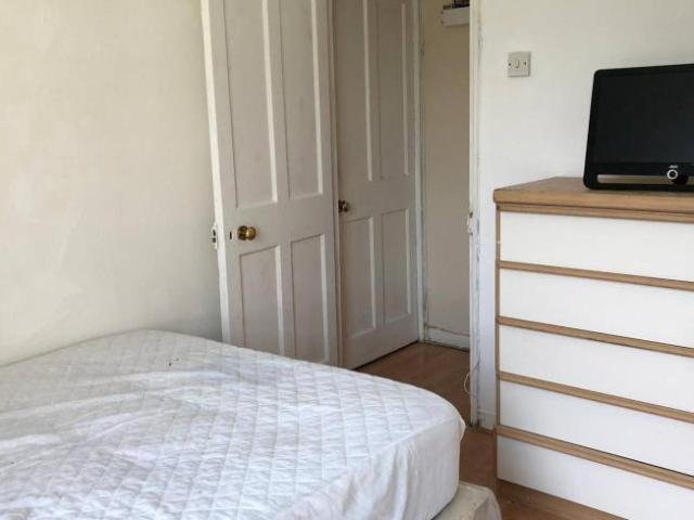 For Rent 4 Bedroom Shared Living/roommate London London DS101835168
