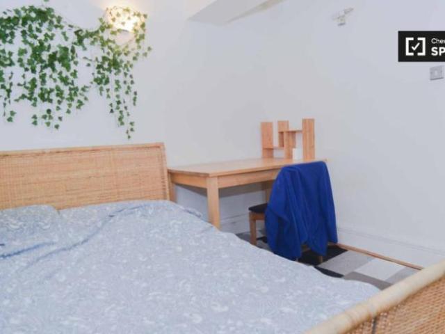 For Rent 4 Bedroom Shared Living/roommate London London DS101838764