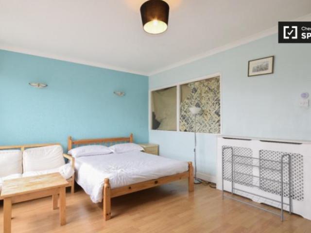For Rent 4 Bedroom Shared Living/roommate London London DS101841020