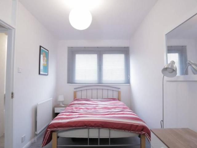 For Rent 4 Bedroom Shared Living/roommate London London DS101843521
