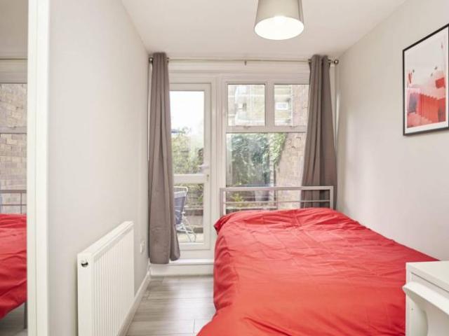 For Rent 4 Bedroom Shared Living/roommate London London DS101843624