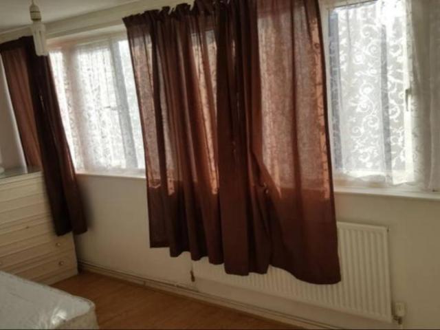 For Rent 4 Bedroom Shared Living/roommate London London DS101844917