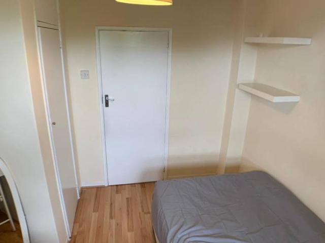 For Rent 4 Bedroom Shared Living/roommate London London DS101845422