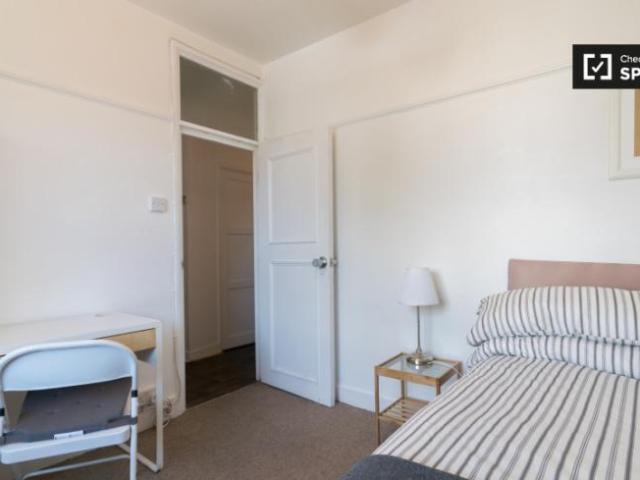 For Rent 4 Bedroom Shared Living/roommate London London DS101845780