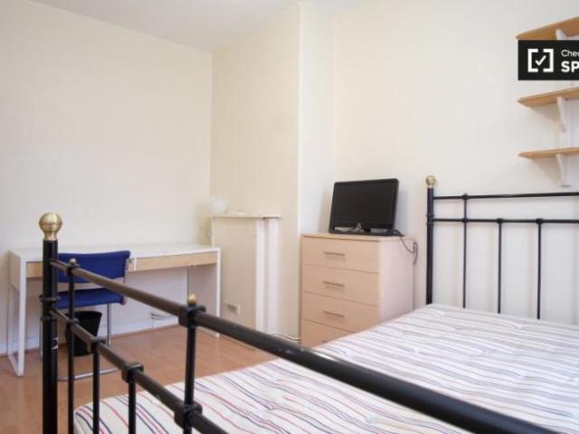 For Rent 4 Bedroom Shared Living/roommate London London DS101845035