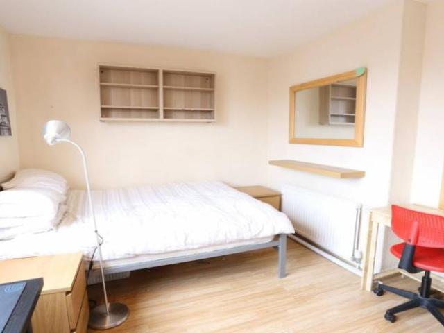 For Rent 4 Bedroom Shared Living/roommate London London DS101846722