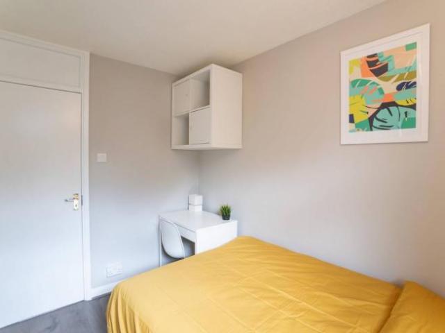 For Rent 4 Bedroom Shared Living/roommate London London DS101846728