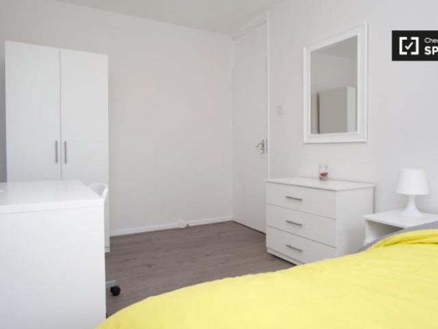 For Rent 4 Bedroom Shared Living/roommate London London DS101848801