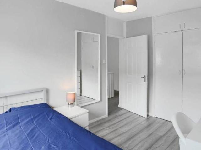 For Rent 4 Bedroom Shared Living/roommate London London DS101848041