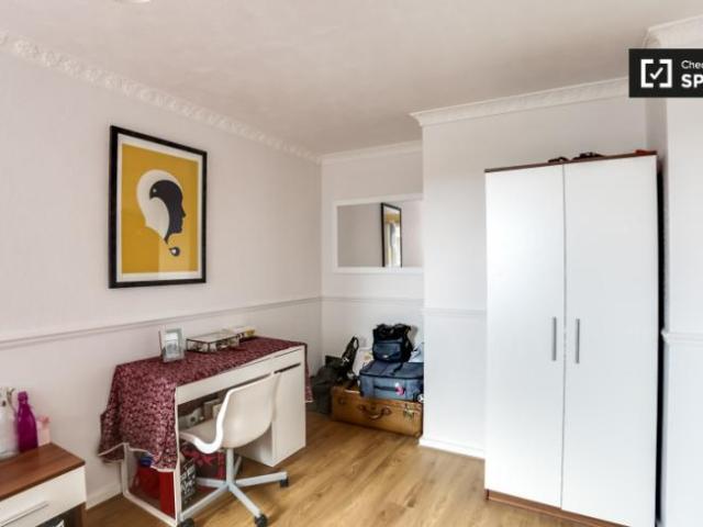For Rent 4 Bedroom Shared Living/roommate London London DS101848181