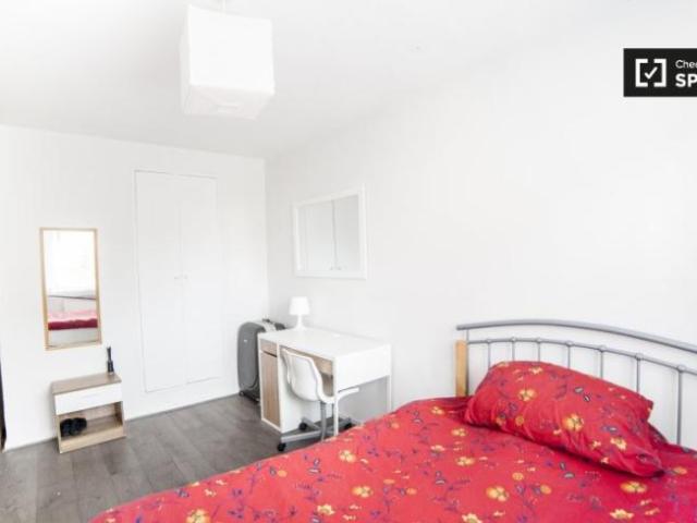 For Rent 4 Bedroom Shared Living/roommate London London DS101850465