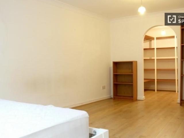 For Rent 4 Bedroom Shared Living/roommate London London DS101850559