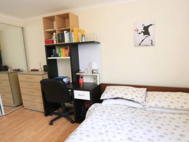 For Rent 4 Bedroom Shared Living/roommate London London DS101850795