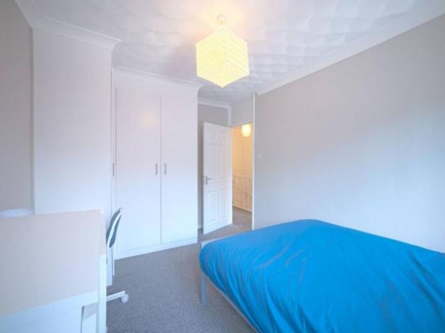For Rent 4 Bedroom Shared Living/roommate London London DS101850381