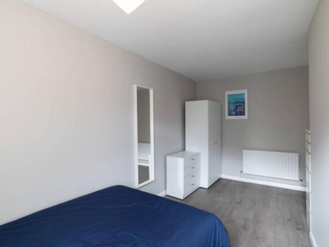 For Rent 4 Bedroom Shared Living/roommate London London DS101852756
