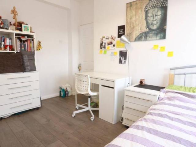 For Rent 4 Bedroom Shared Living/roommate London London DS101852890