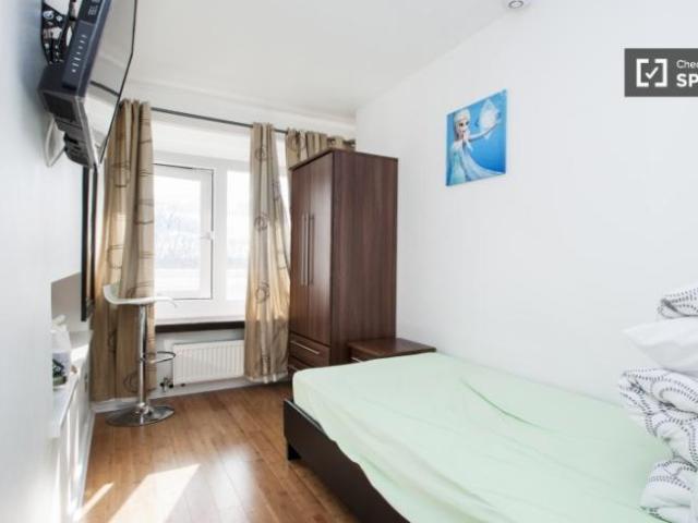 For Rent 4 Bedroom Shared Living/roommate London London DS101853429