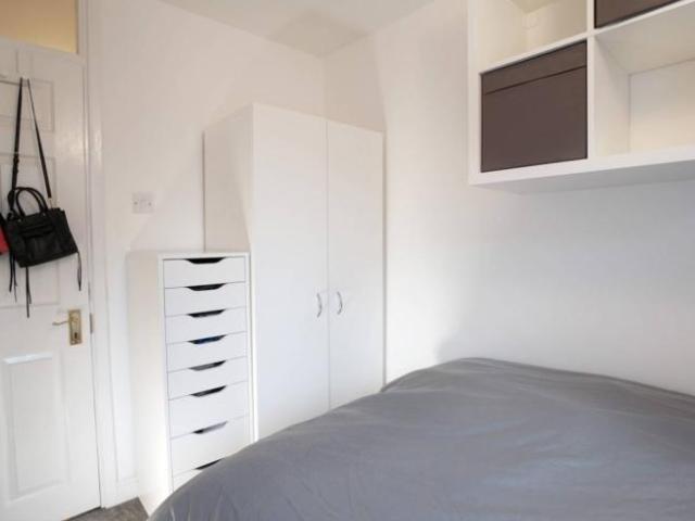 For Rent 4 Bedroom Shared Living/roommate London London DS101853361