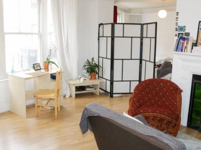 For Rent 4 Bedroom Shared Living/roommate London London DS101855158