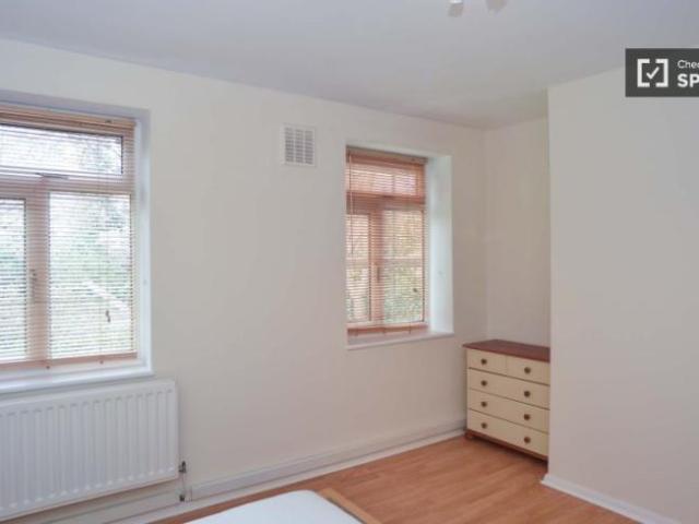 For Rent 4 Bedroom Shared Living/roommate London London DS102796906