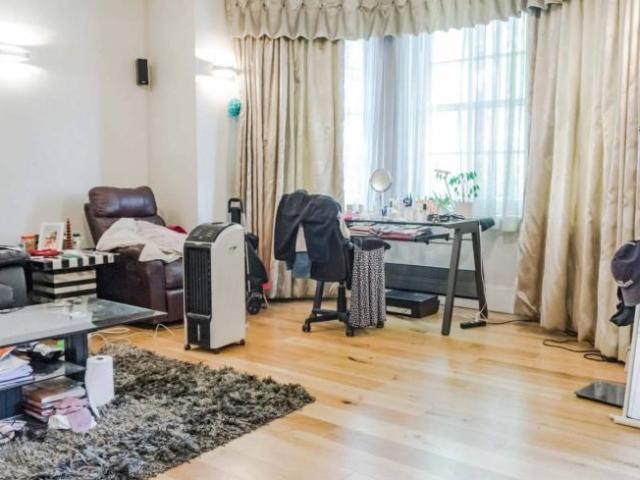 For Rent 4 Bedroom Shared Living/roommate London London DS102797083