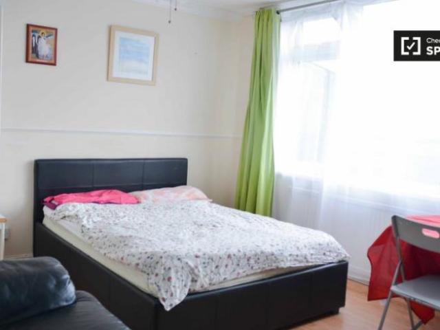 For Rent 4 Bedroom Shared Living/roommate London London DS102368428