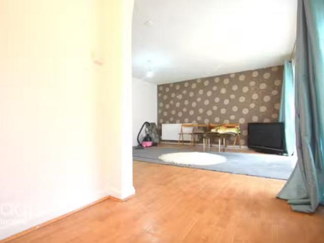 For Rent! 4 bedroom terraced house for rent in Allwood Gardens.