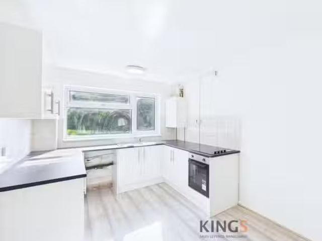 Rental! 4 bedroom terraced house for rent in Millwards, Hatfie.