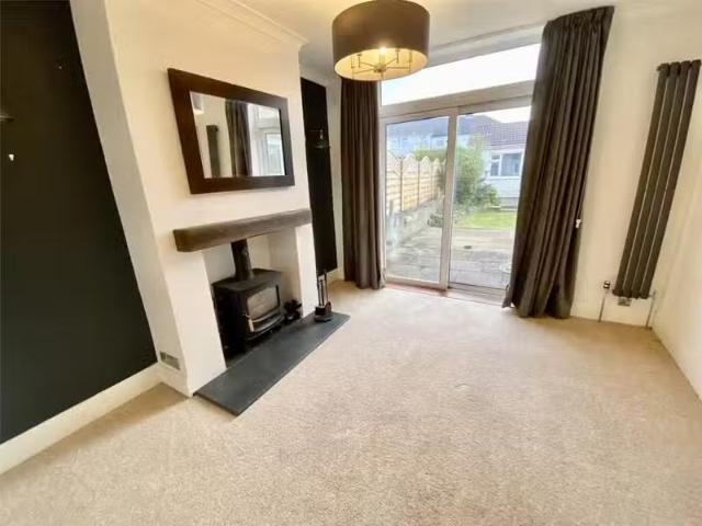 Deal! 4 bedroom terraced house for rent in Whitehall, Embassy.